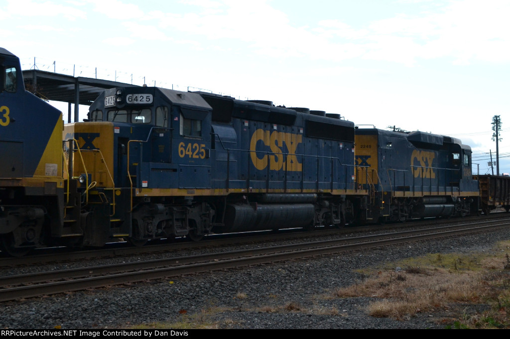 CSX GP40-2 6425 and CSX Road Slug 2249 on Q439-13